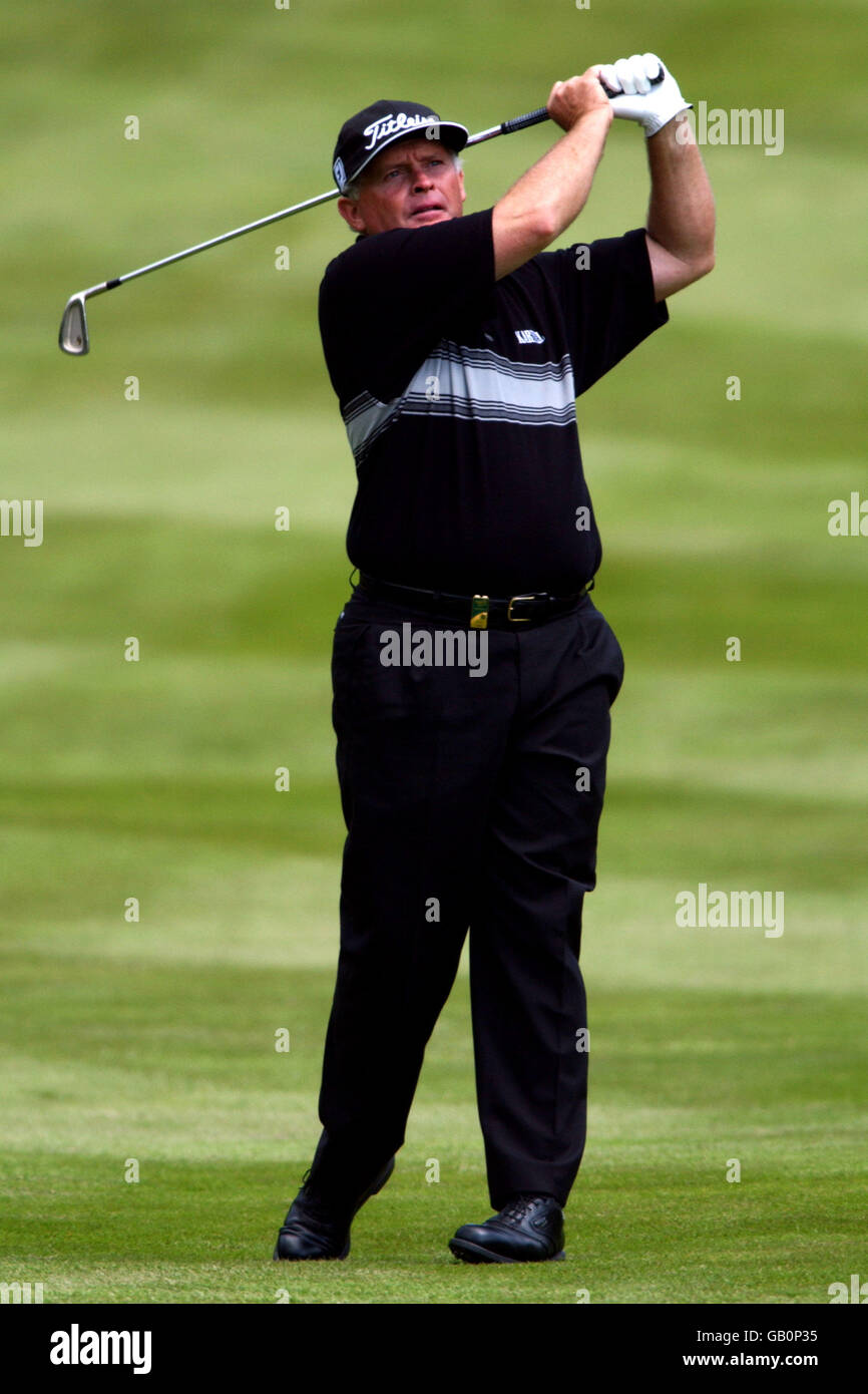 Golf - Volvo PGA Championship - Wentworth. Peter Senior in action Stock ...