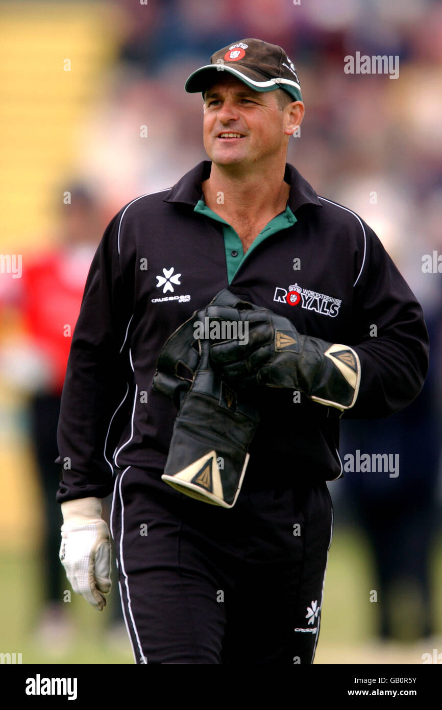 Worcestershire wicket keeper steve rhodes hi-res stock photography and ...