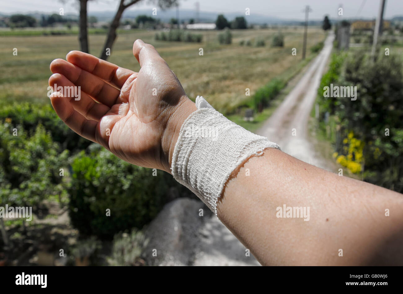 Puncture wound hi-res stock photography and images - Alamy