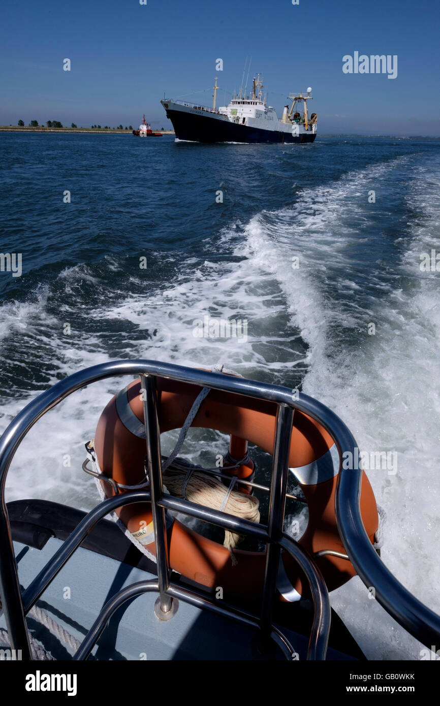 Life ring buoy yacht hi-res stock photography and images - Alamy