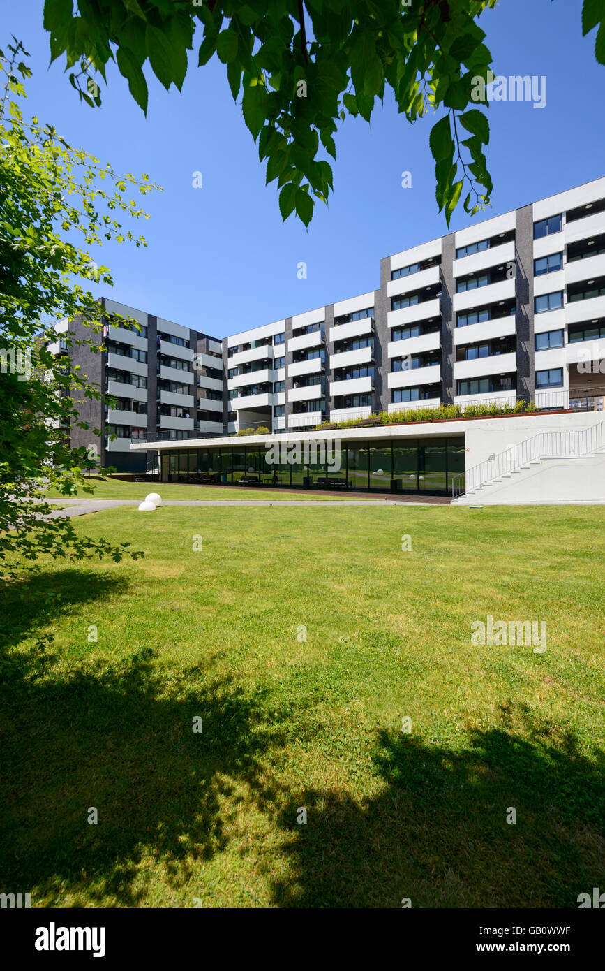 Large modern apartment building hi-res stock photography and images - Alamy