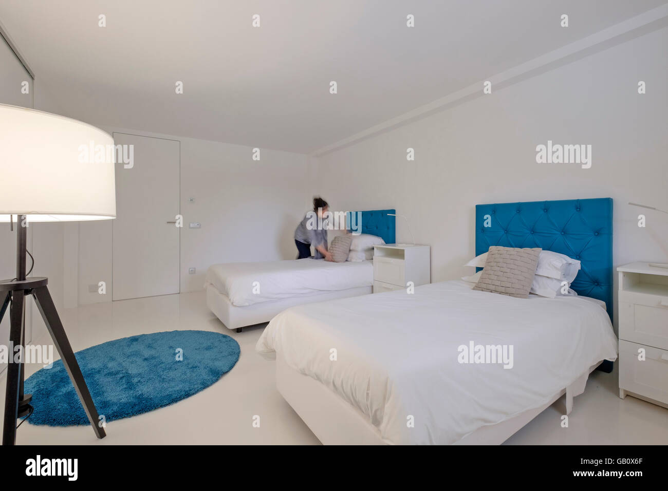 Making Bed Sheets High Resolution Stock Photography and Images - Alamy