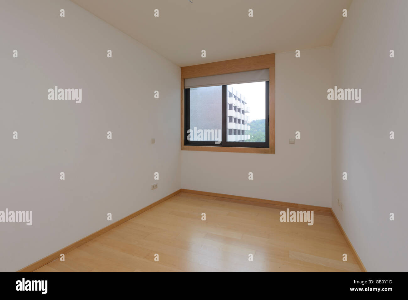Empty room with window Stock Photo - Alamy
