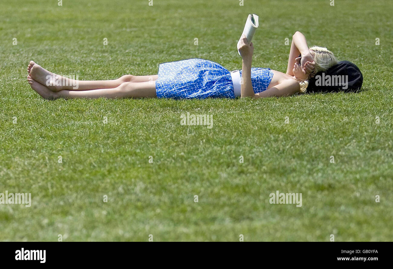 Hot weather sleep hi-res stock photography and images - Alamy