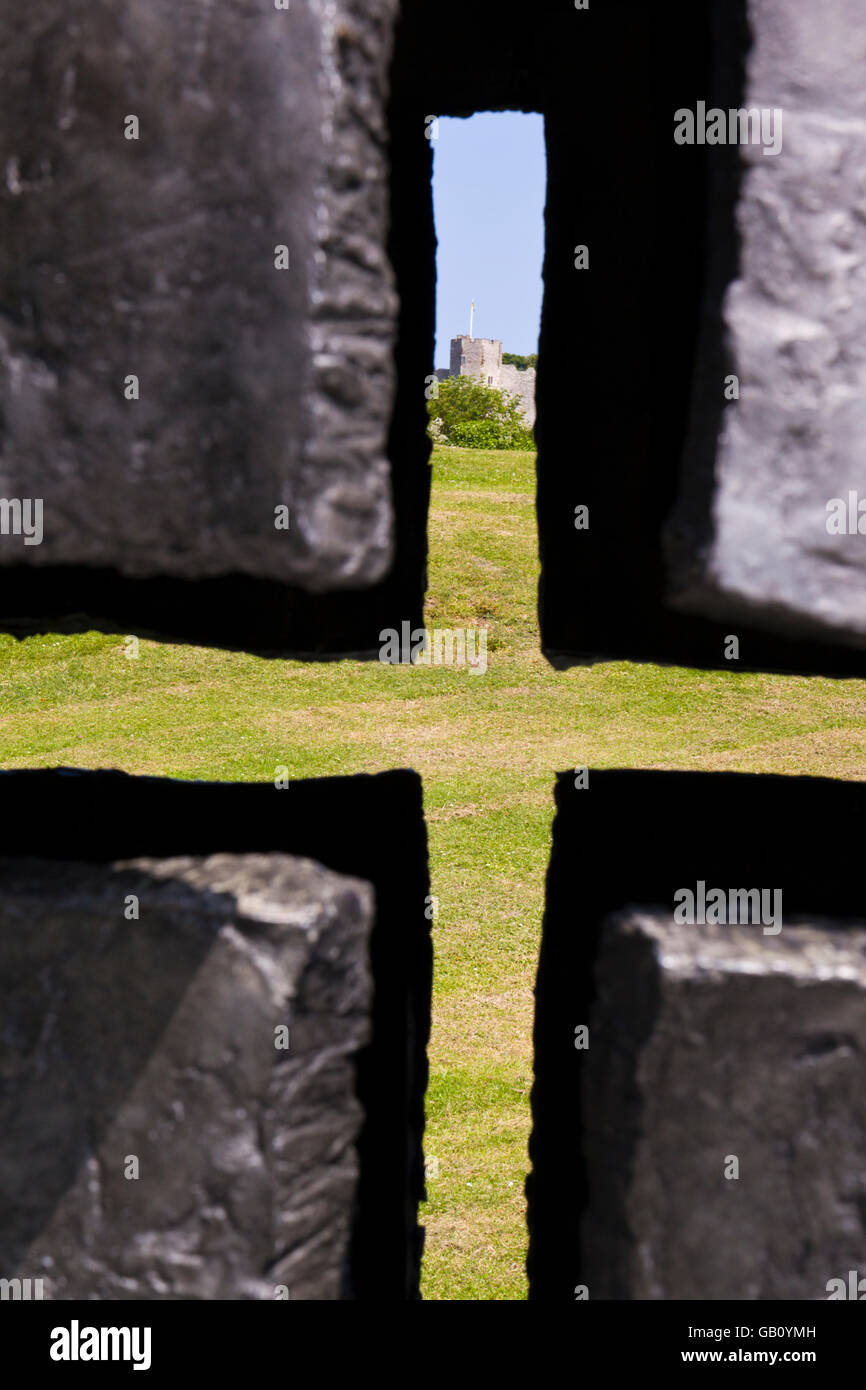 Lewes Castle seen through the Battle of Lewes Memorial, 'Spirit of ...