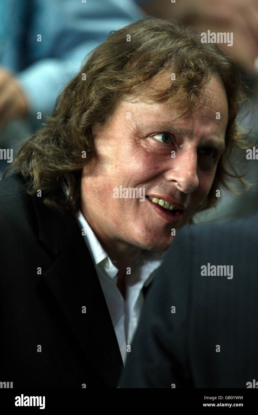 Milton keynes dons chairman pete winkelman hi-res stock photography and ...