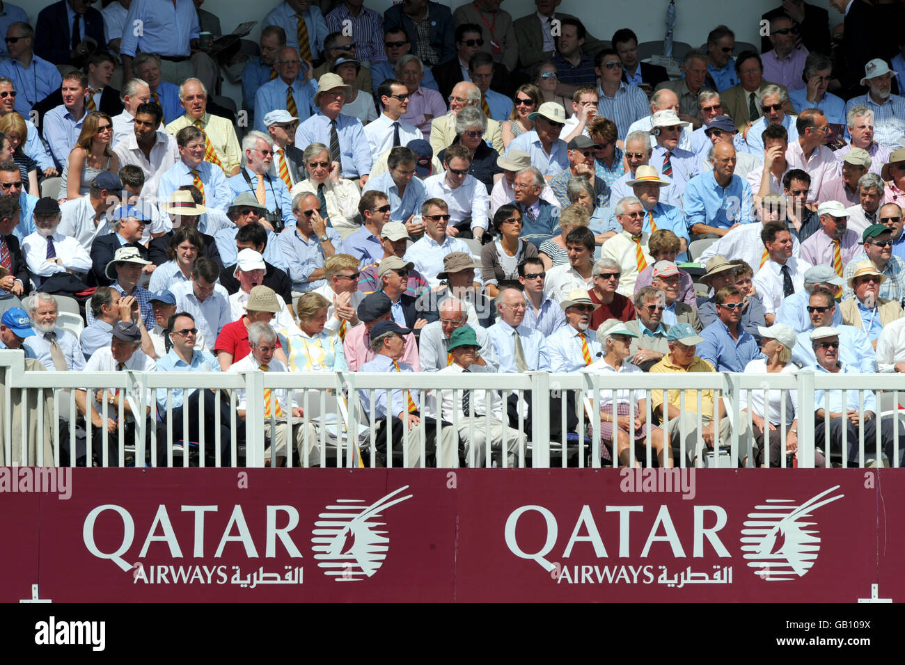 Stand for cricket fans hi-res stock photography and images - Alamy