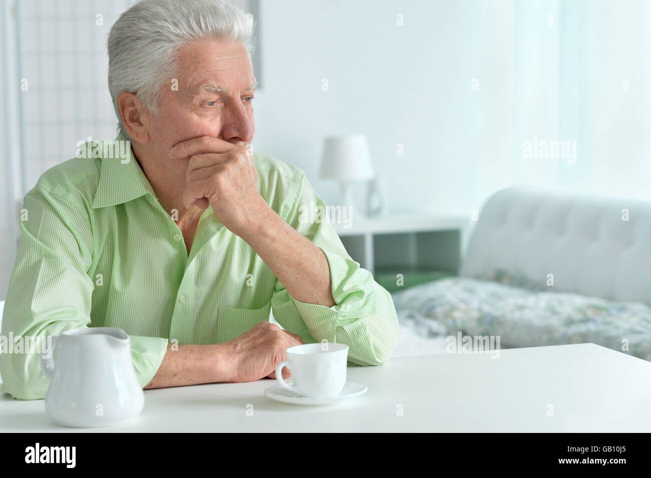 Old man drinking sad hi-res stock photography and images - Alamy