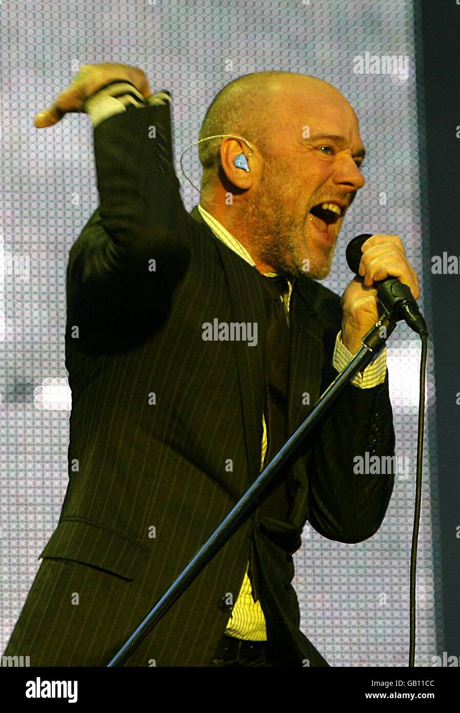 Michael stipe 2008 hi-res stock photography and images - Alamy