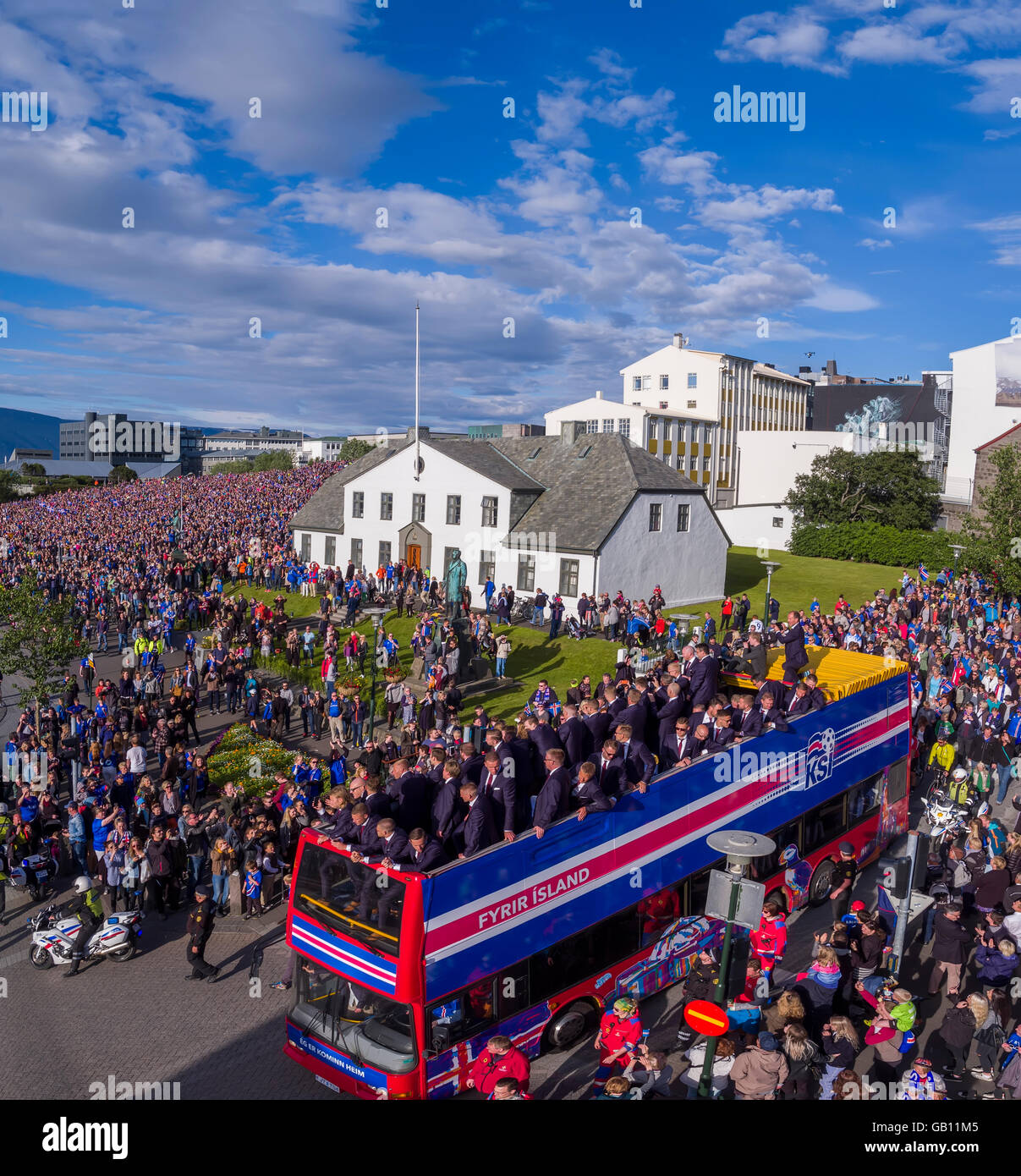 Thousands greet the Icelandic National Football team, after a much ...