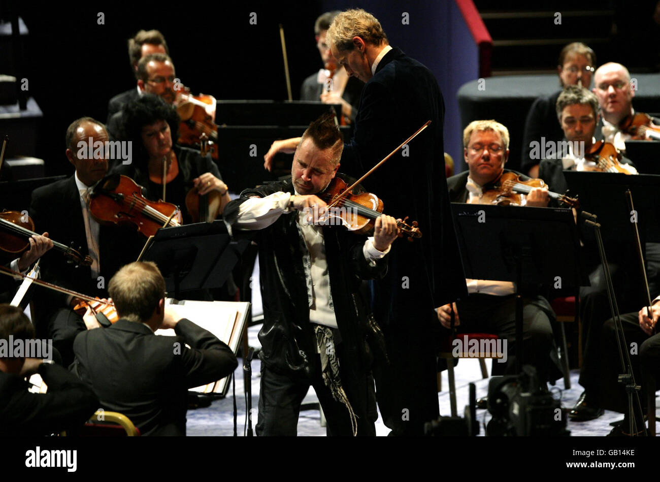 Front performs with the bbc concert orchestra hi-res stock photography ...