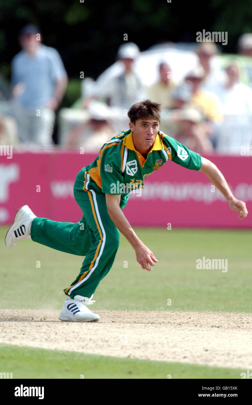 Alan dawson cricket hi-res stock photography and images - Alamy