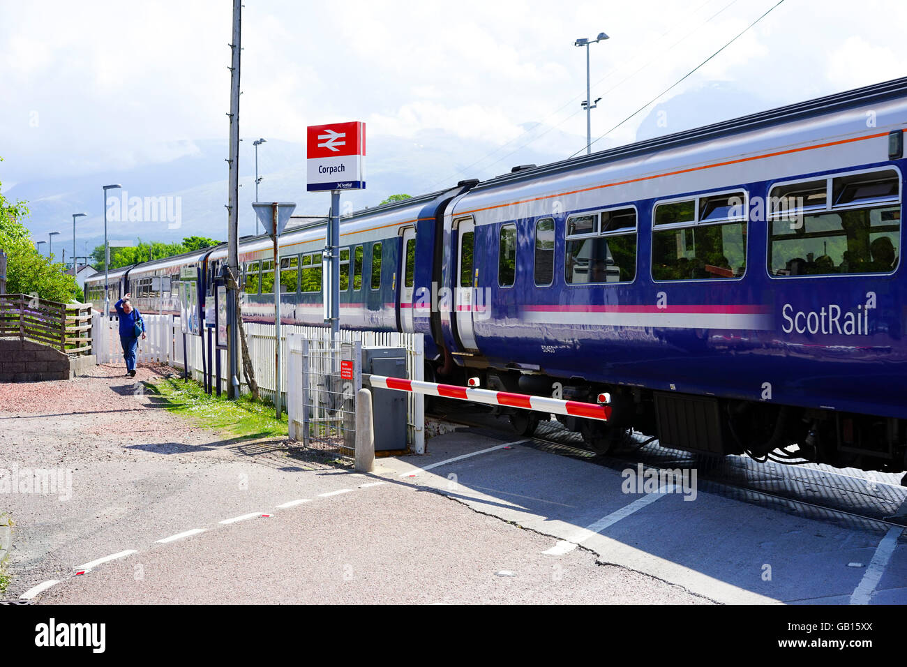 Train barrier hi-res stock photography and images - Alamy