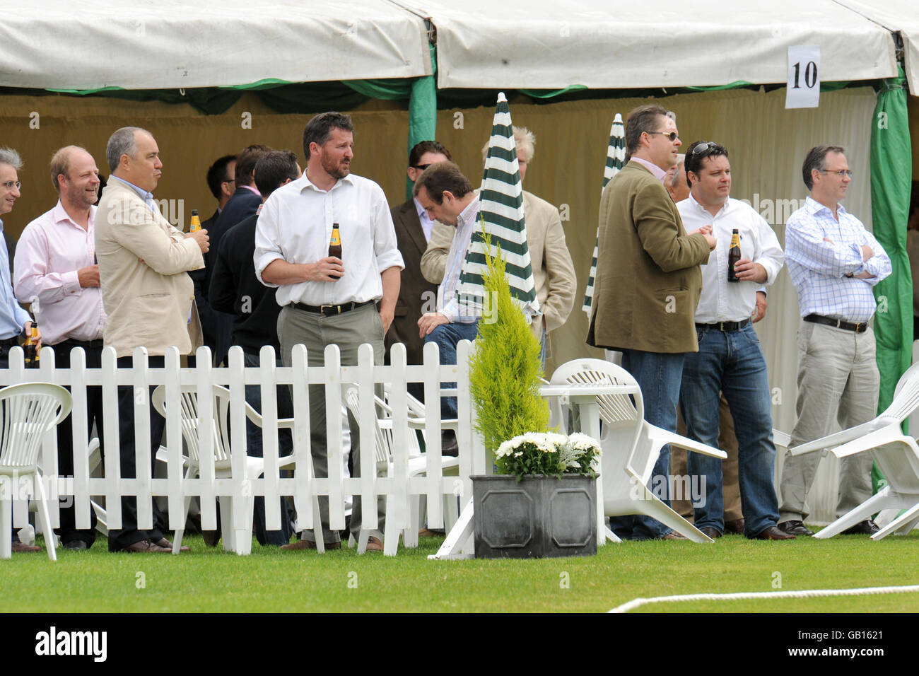 Cricket 3 corporate hospitality tent marq hi-res stock photography and ...