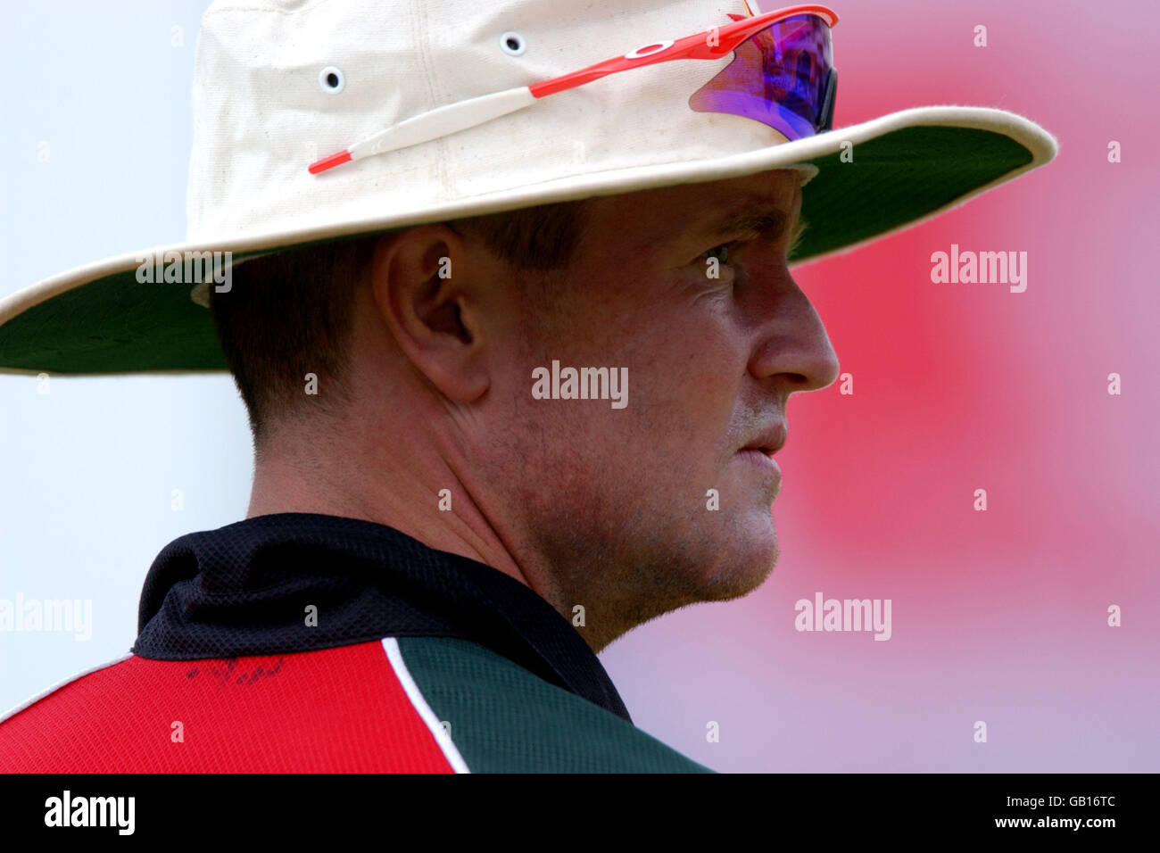 England v zimbabwe grant flower hi-res stock photography and images - Alamy