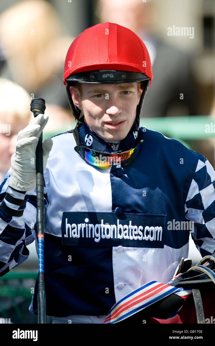 Horse Racing - Family Fun Raceday - Haydock Park Stock Photo - Alamy