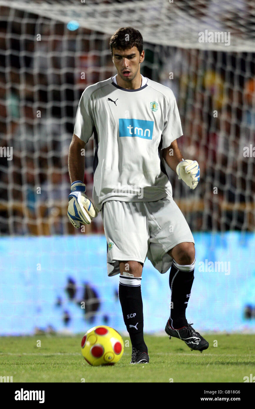 Sporting lisbon goalkeeper rui patricio hi-res stock photography and ...