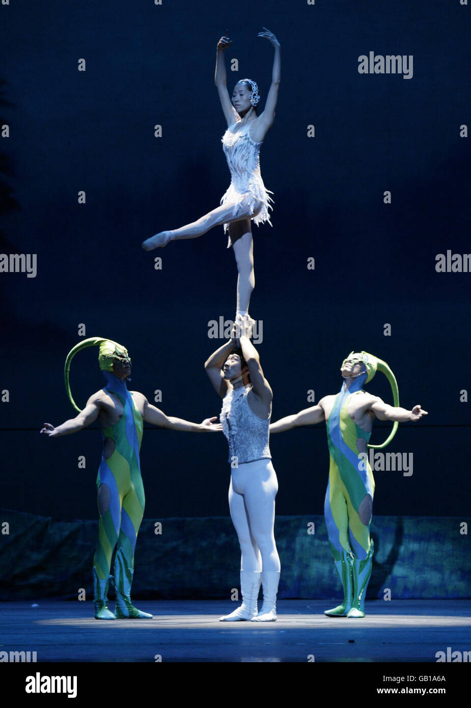 Members of the Guangdong Acrobatic Trope of China, including Wu ...