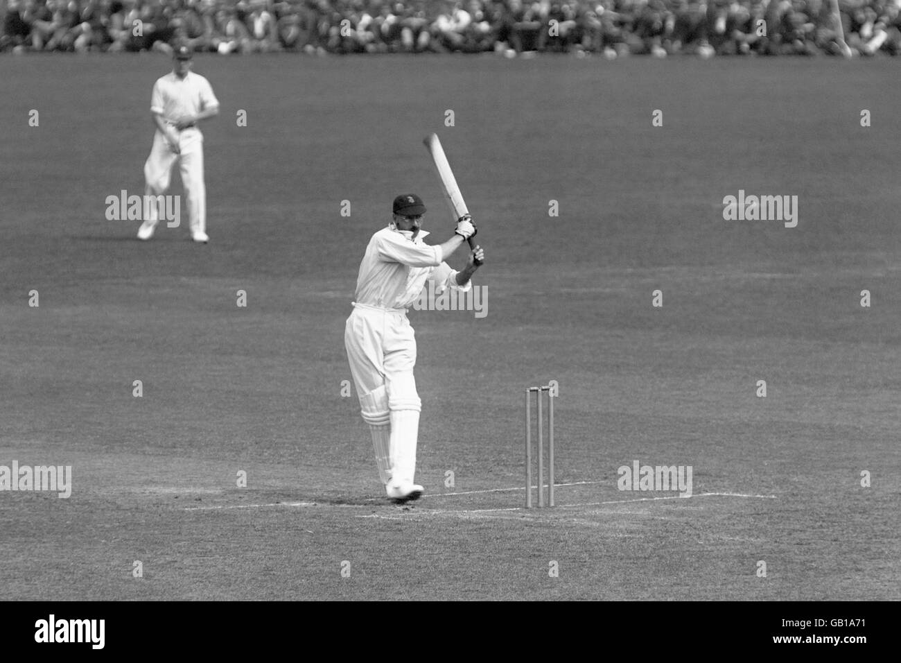 Cricket full length stock cap hi-res stock photography and images - Alamy