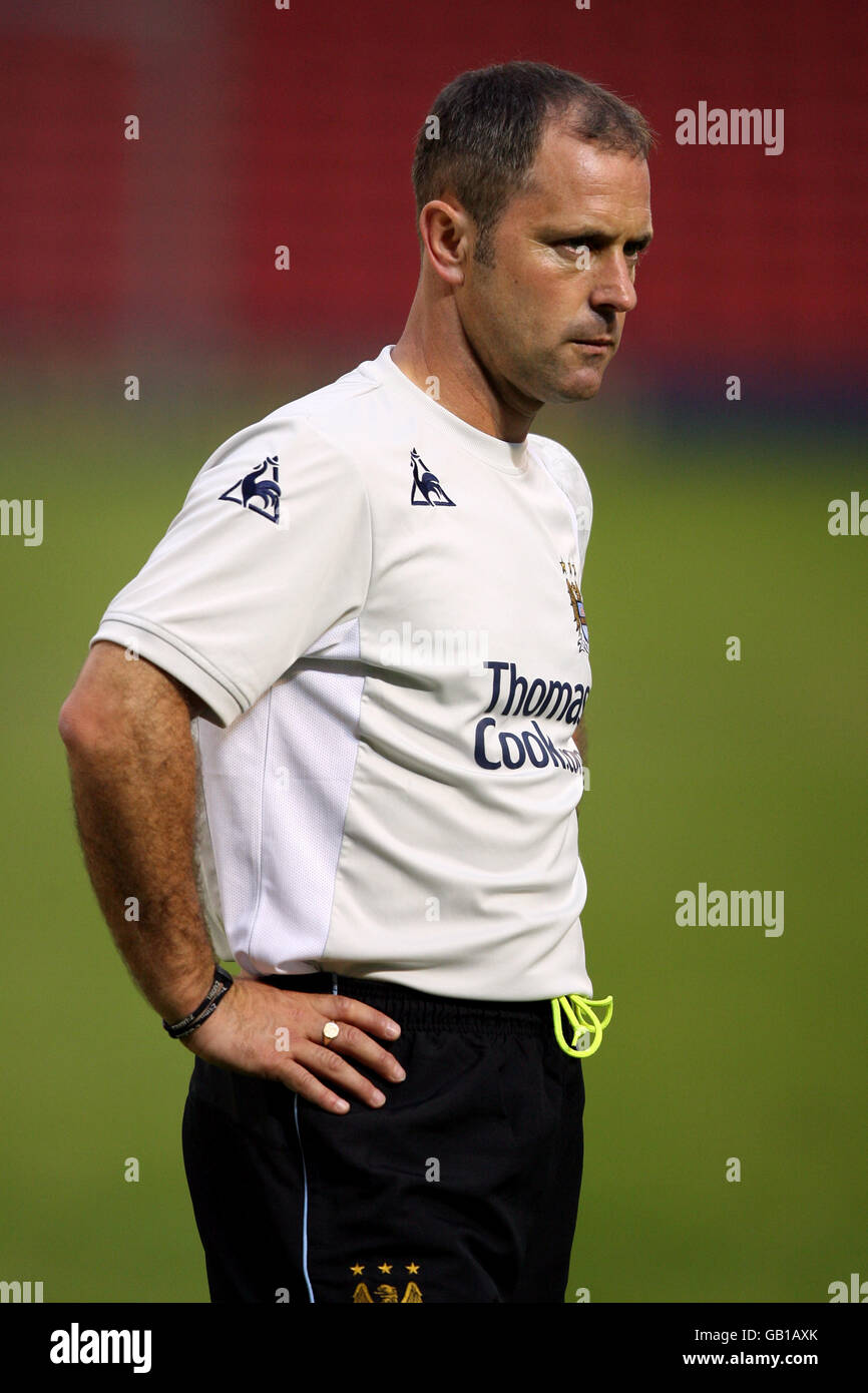 Manchester city assistant manager hi-res stock photography and images ...