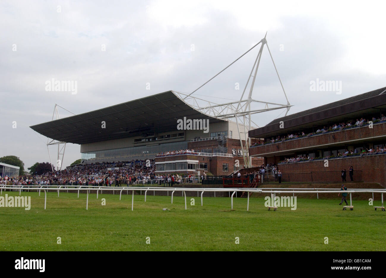Horse Racing - Kempton Park Racecourse. General view of Kempton ...