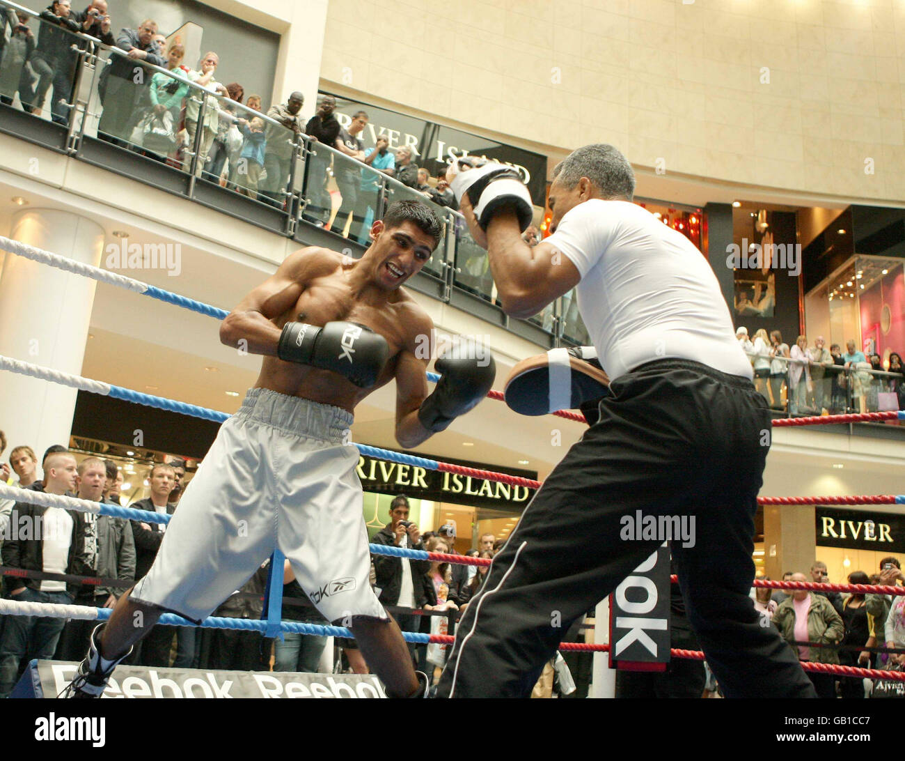 Boxing - Open Training Session - Arndale Centre Stock Photo - Alamy