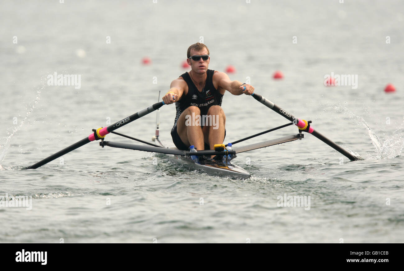 New zealands mahe drysdale mens single sculls qualification race hi-res ...