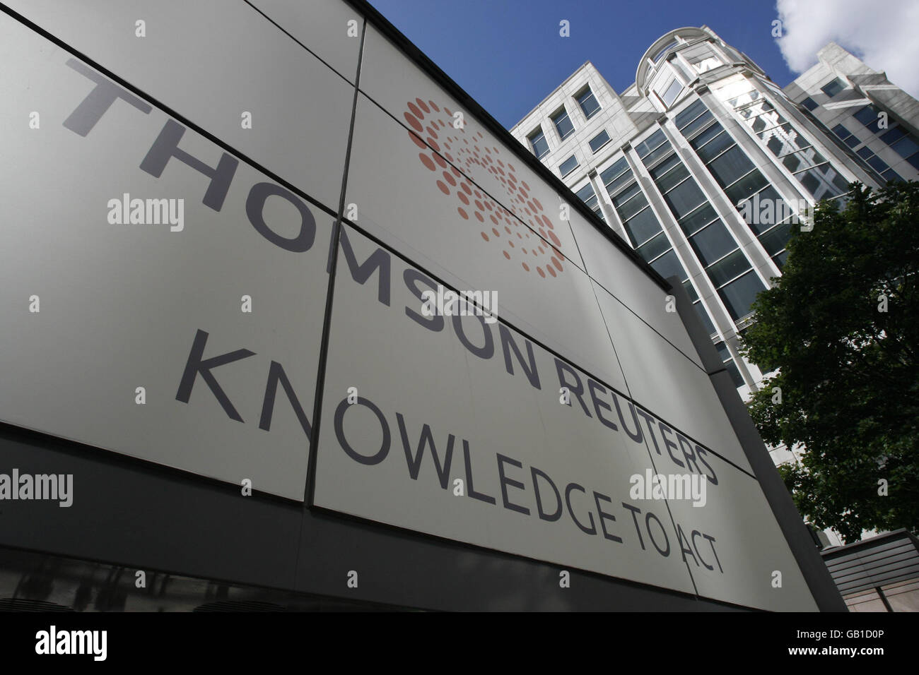 Thomson reuters headquarters at canary wharf hi-res stock photography ...