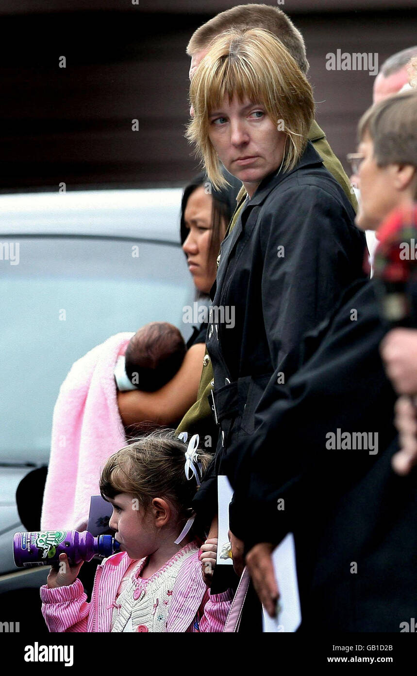 Shona Mathews (left), the wife of Sergeant Jonathan William Mathews ...