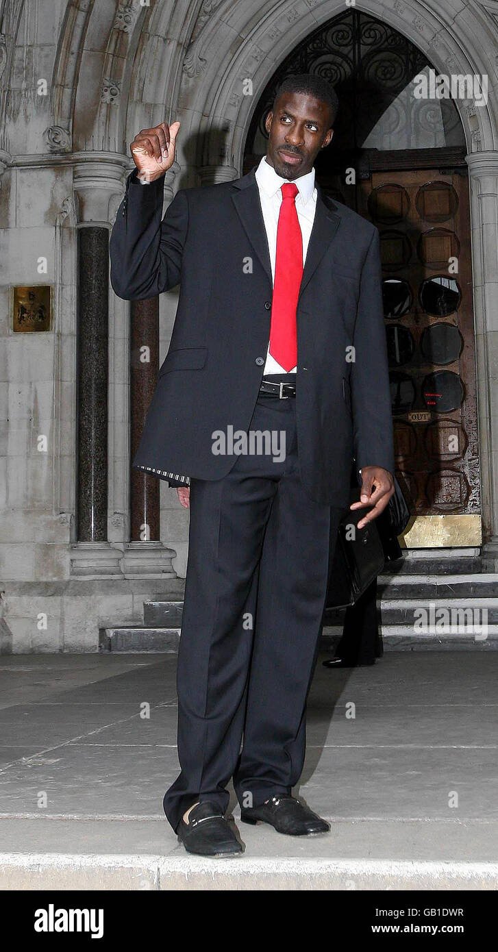 Dwain chambers outside high court in london hi-res stock photography ...