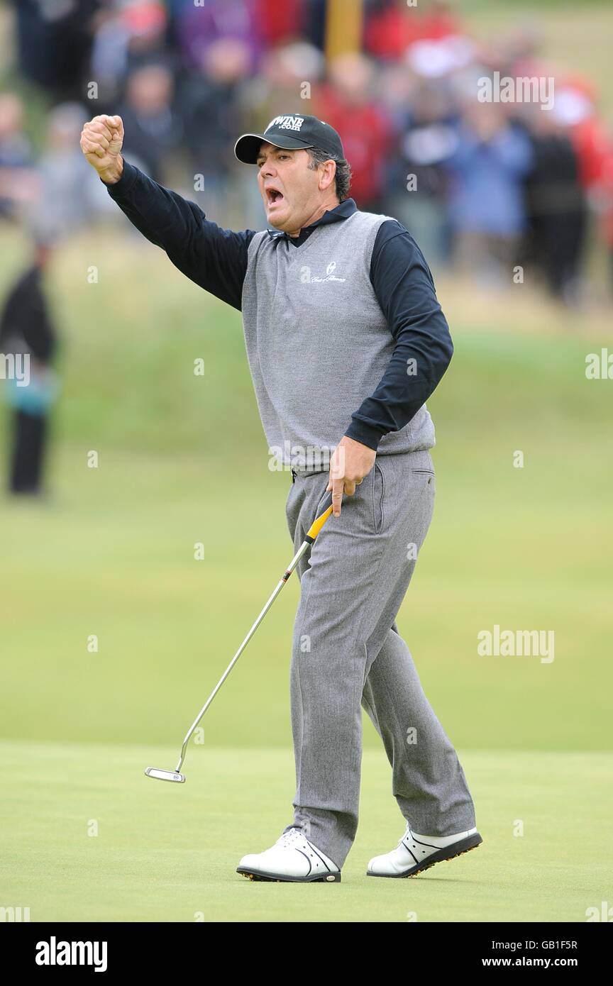 South africas david frost reacts to sinking a putt hi-res stock ...