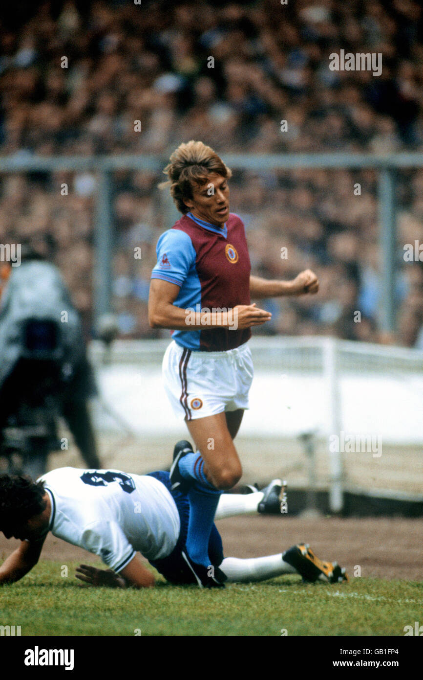 Paul miller tottenham hotspur hi-res stock photography and images - Alamy