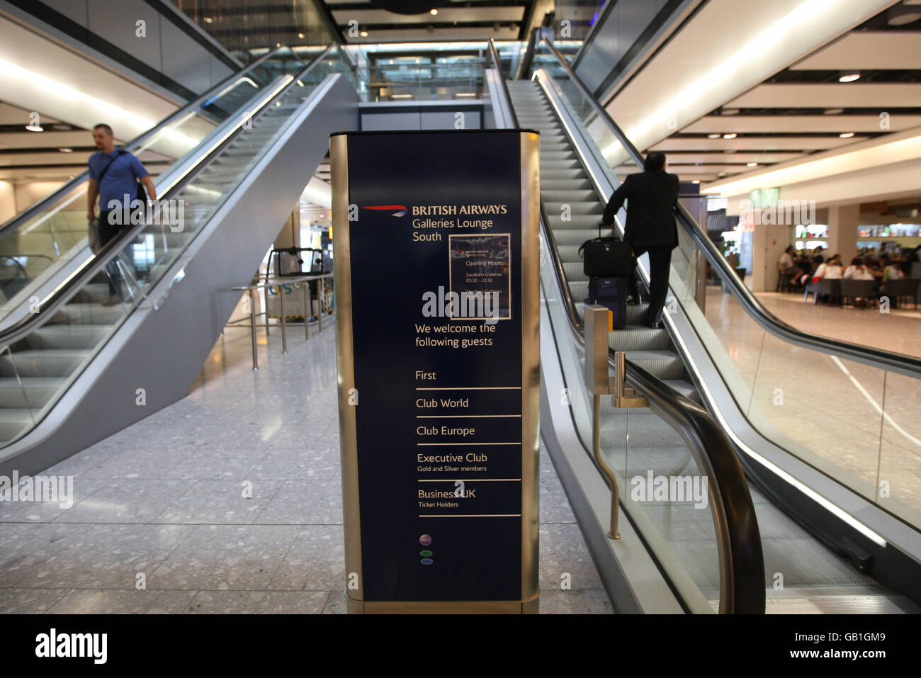 Airport terminal entrance hi-res stock photography and images - Alamy