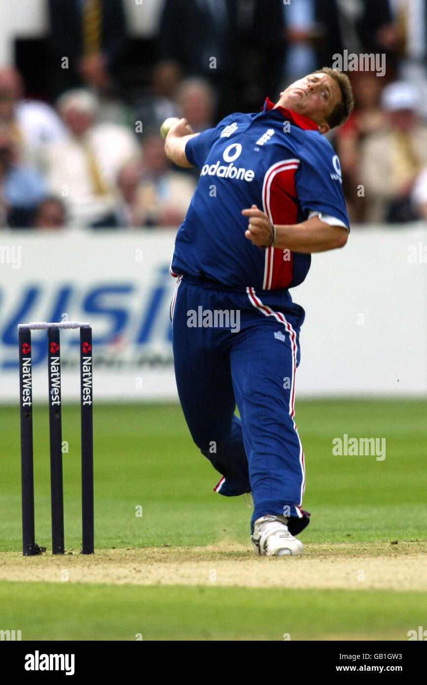 Cricket - The NatWest Challenge - England v Pakistan. England's Darren ...