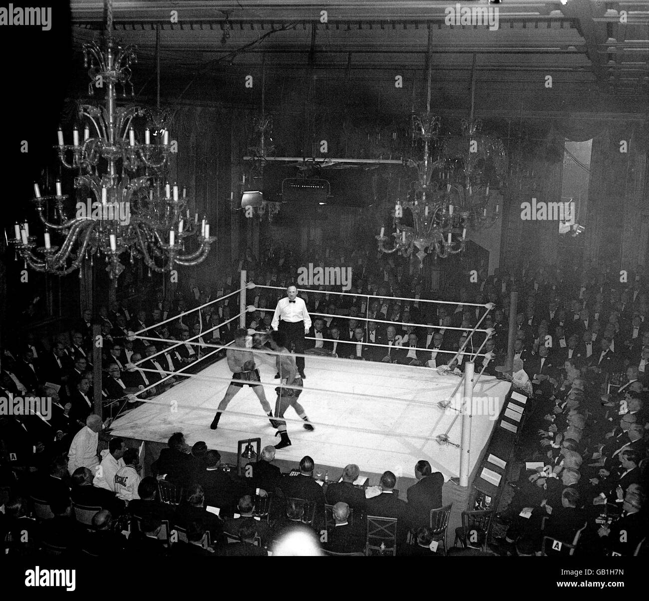 Boxing - Featherweight Bout - Howard Winstone v Phil Lundgren Stock ...