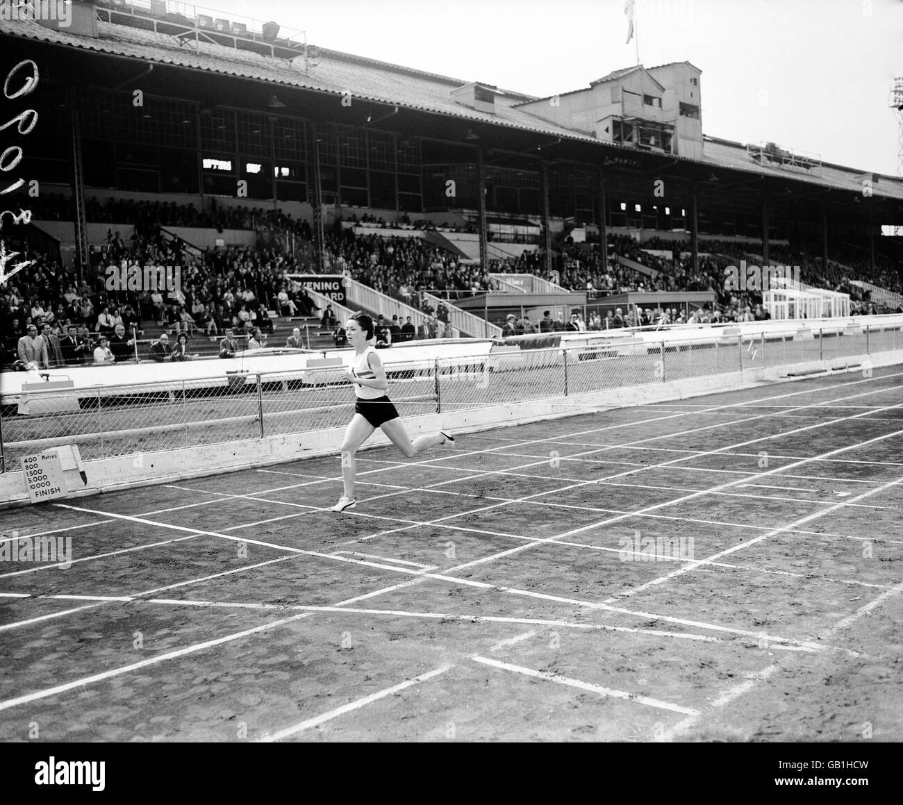 Athletics - Great Britain v Poland - White City. Great Britain's Ann ...