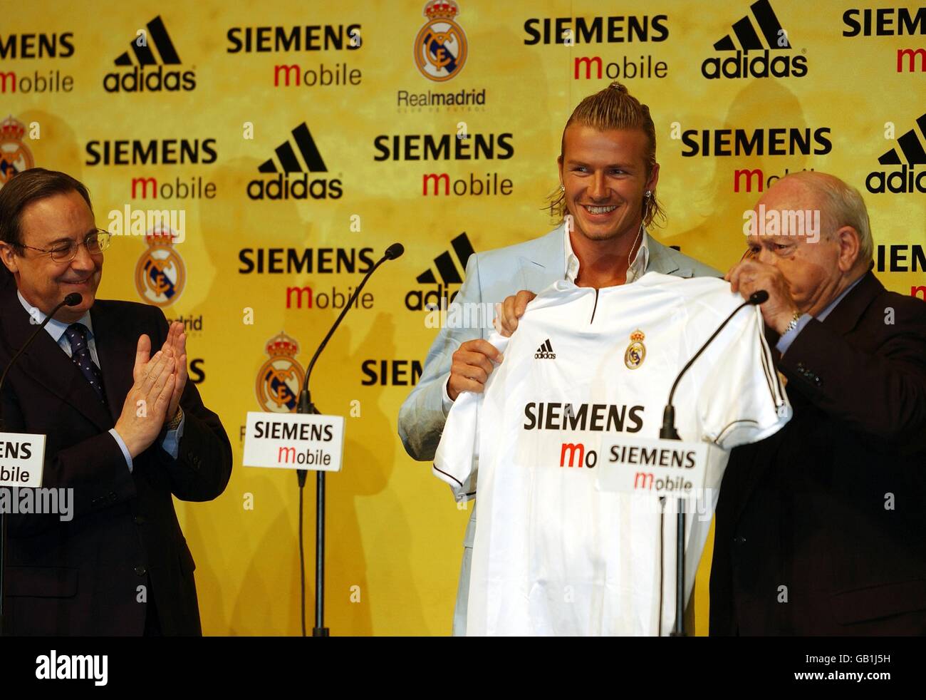 David Beckham signs for Real Madrid with Real Madrid President ...