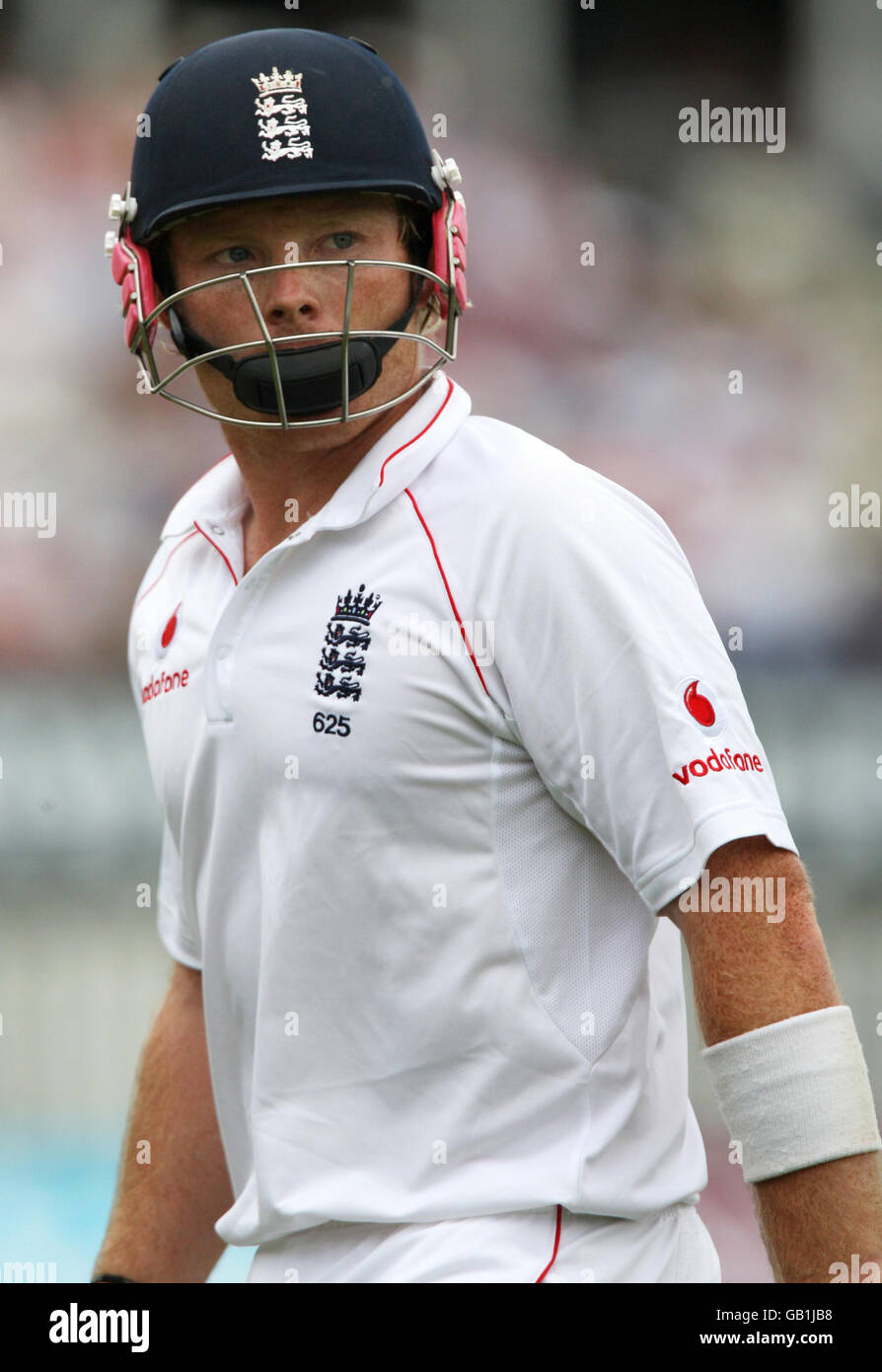 England's Ian Bell shows his dejection after he was out for 50 to South ...