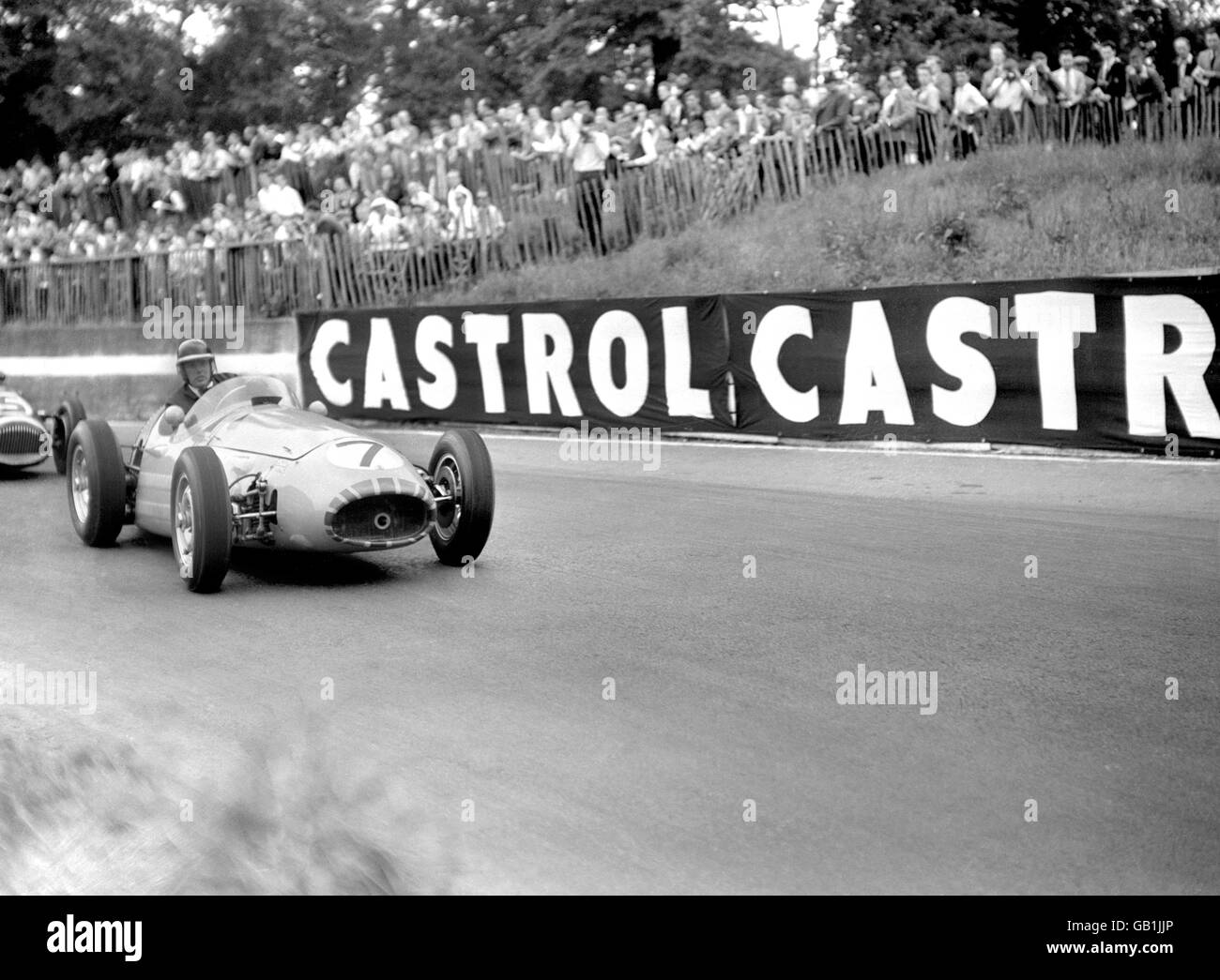 Mike hawthorn driving a maserati 7 hi-res stock photography and images ...