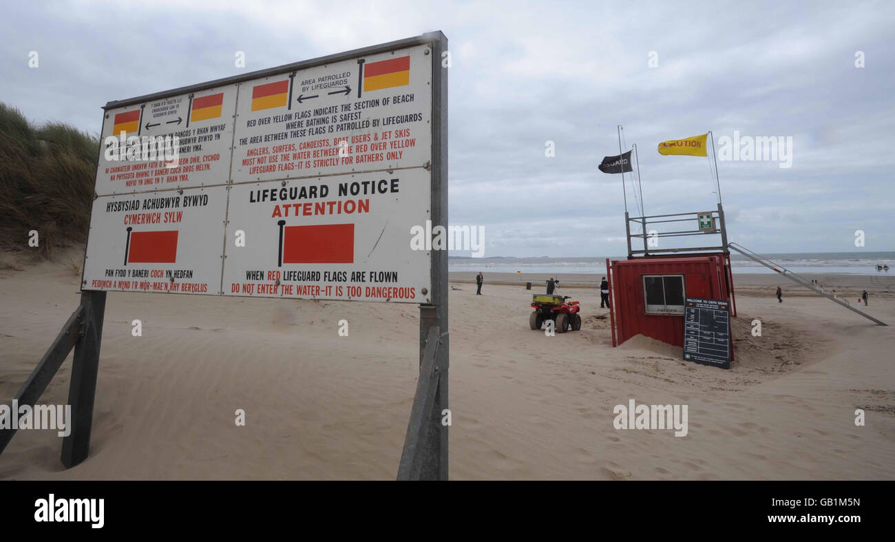 Boy dies after sand tunnel collapses Stock Photo - Alamy