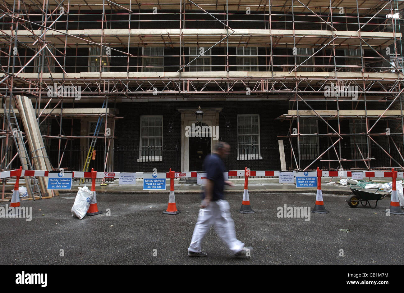 Construction work on 10 downing street hi-res stock photography and ...
