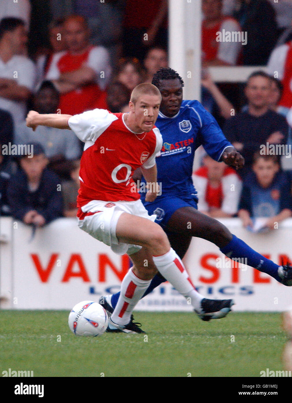 Arsenals phillippe senderos hi-res stock photography and images - Alamy