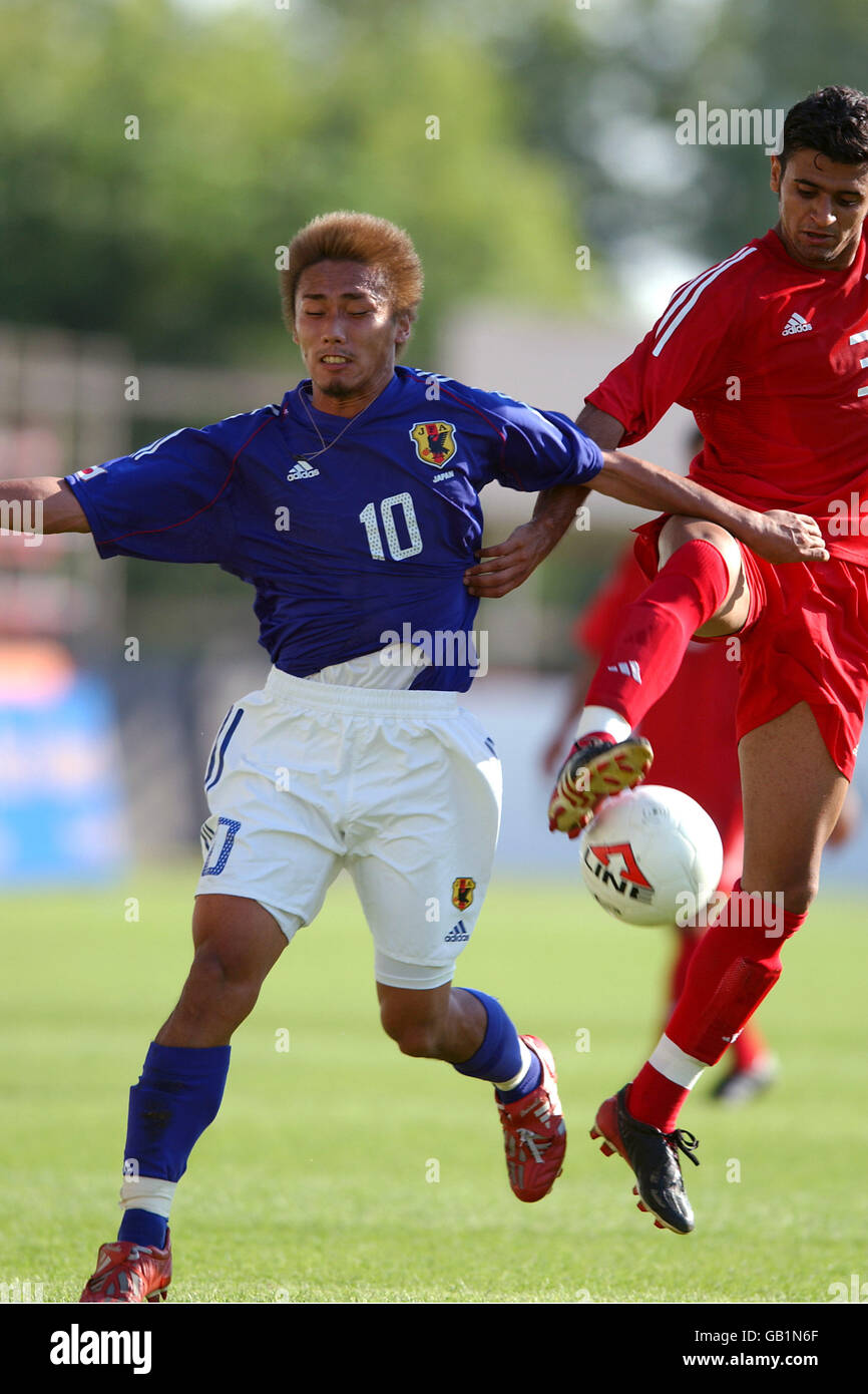 Japan's Daisuke Sakata (L) battles for the ball with Turkey's Mehmet ...