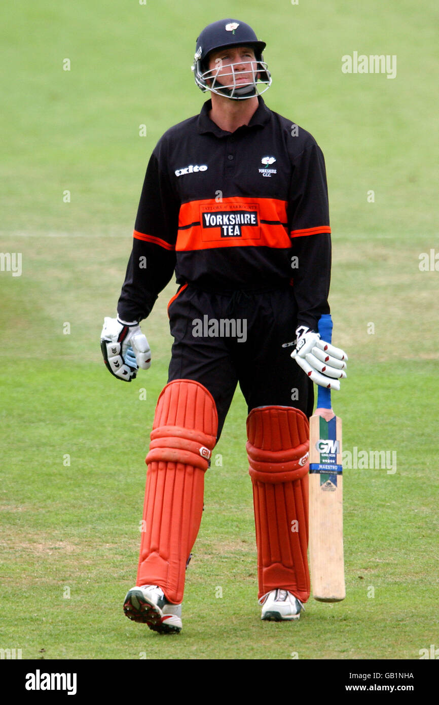 Cricket craig white hi-res stock photography and images - Alamy