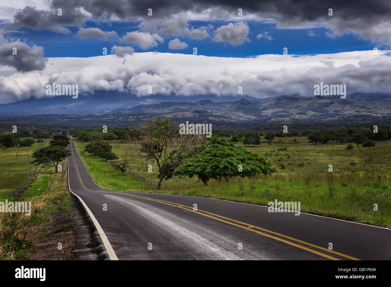 Cordillera de guanacaste volcano hi-res stock photography and images ...