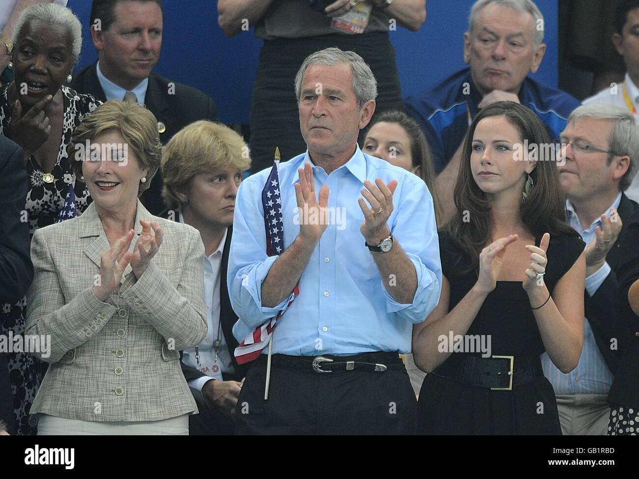 Usas president george bush with his wife laura daughter barbara hi-res ...