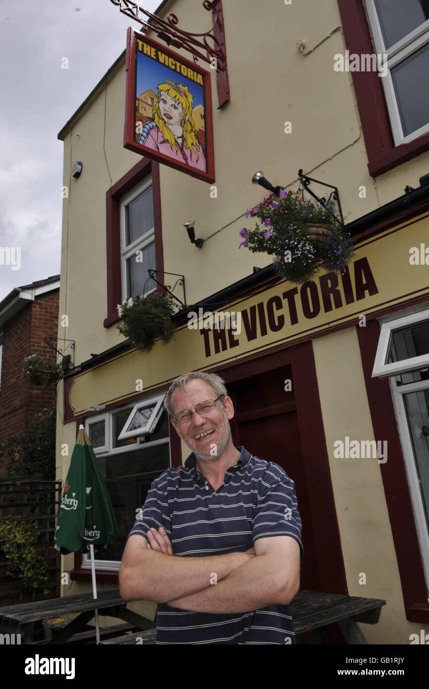 Vicky Pollard pub sign Stock Photo - Alamy
