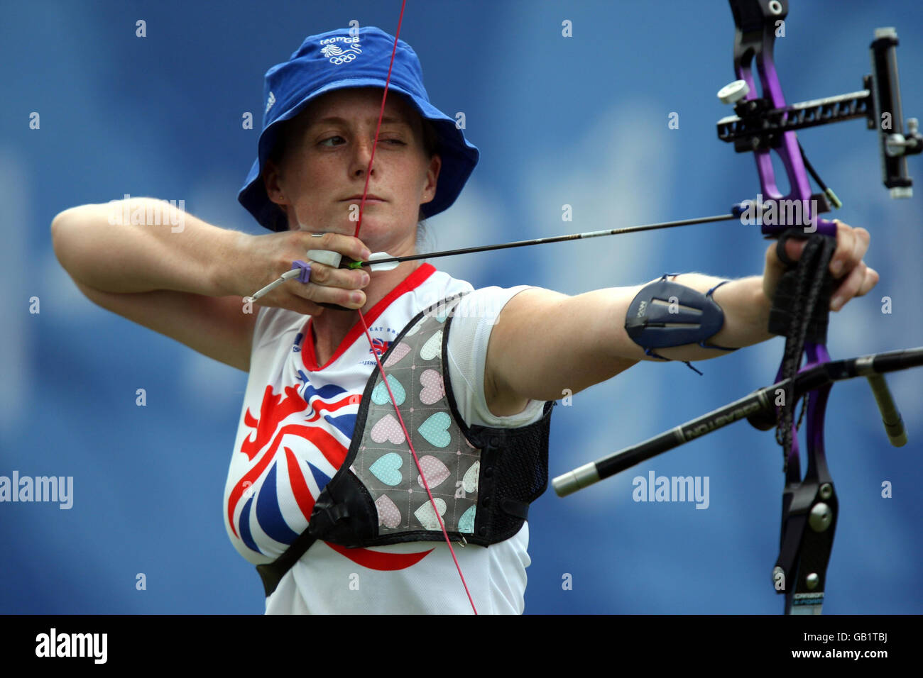 Female archer competing hi-res stock photography and images - Alamy