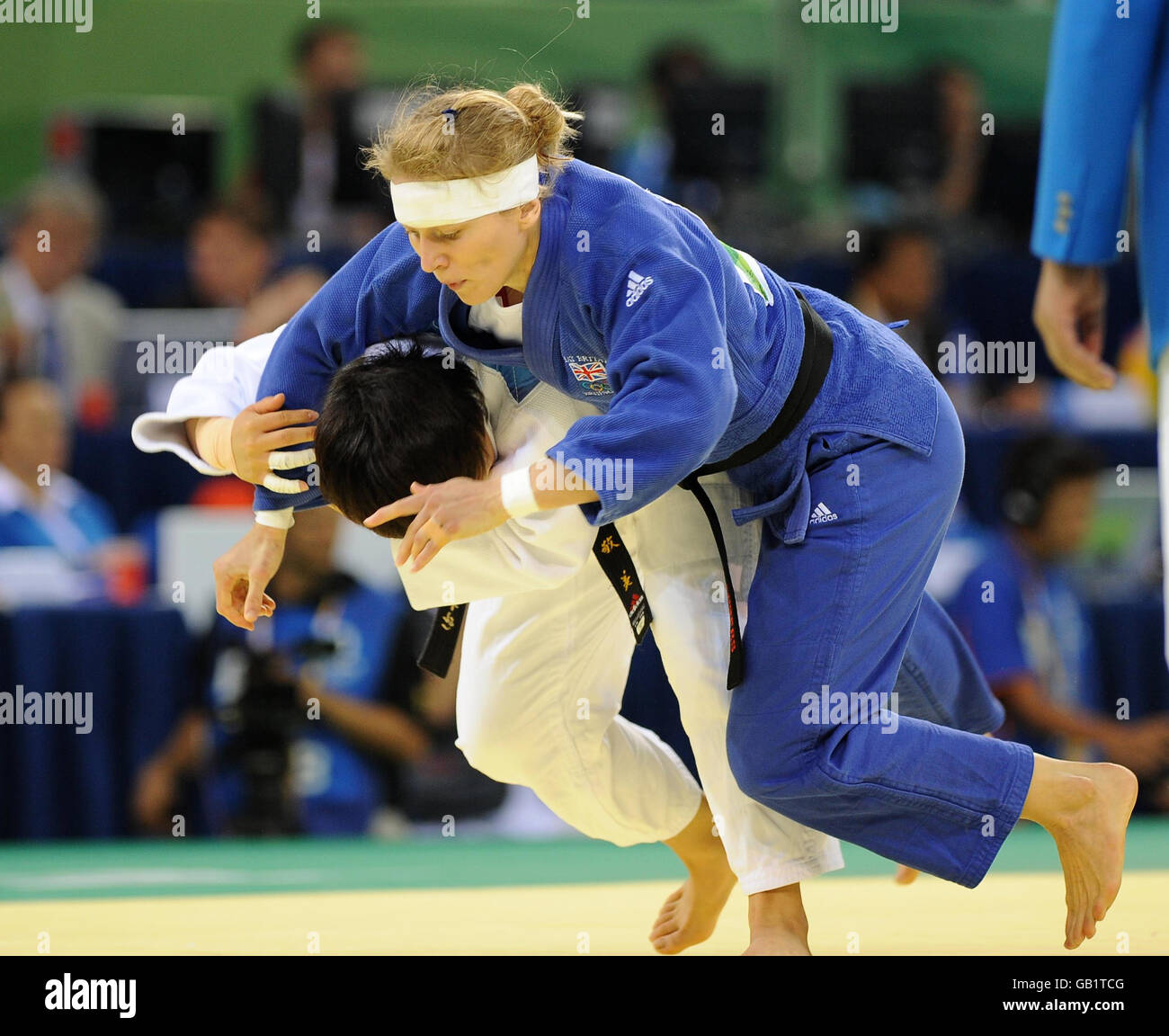 Great Britain's Michelle Rogers in action against Korea's Jeong ...
