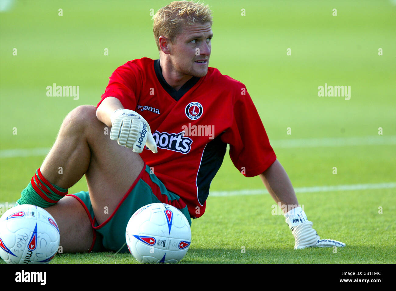 Charlton athletics goalkeeper simon royce hi-res stock photography and ...